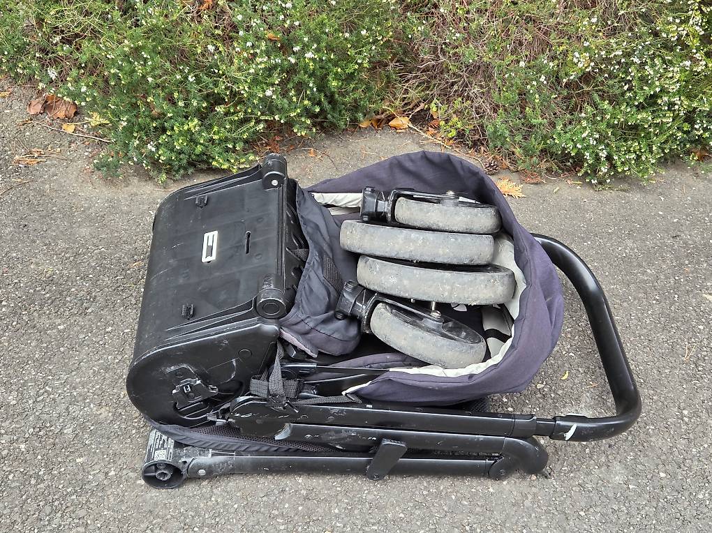 Poussette Joie en bonne état Canton Vaud - anibis.ch