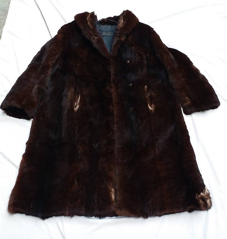 Manteau en vraie fourrure Canton Genève - anibis.ch