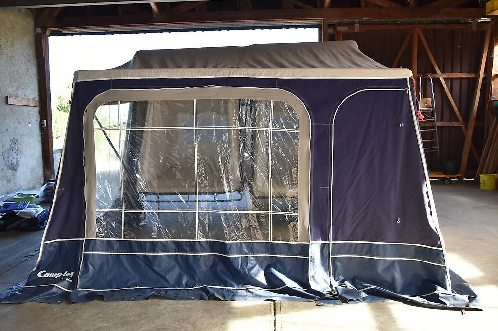 Tente pliante sur remorque Canton Vaud - anibis.ch