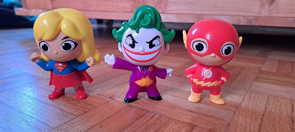 Jouets Mcdo et tirelire Canton Vaud - anibis.ch