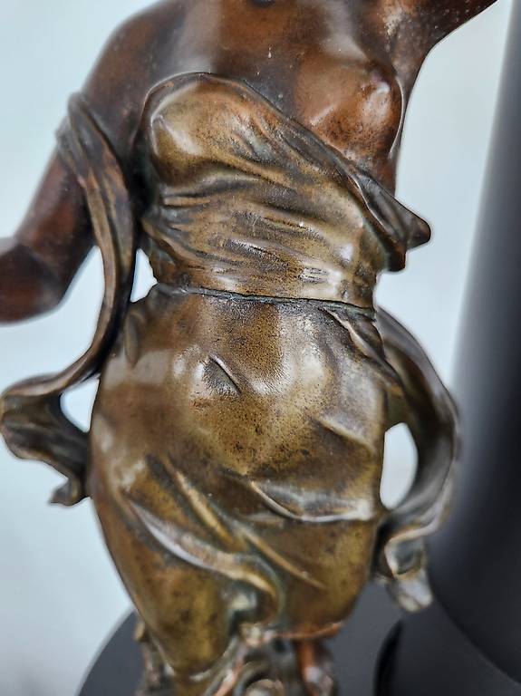 Statue intitulée Les Raisins par Caussé Cadet J.Guillot Canton Vaud ...