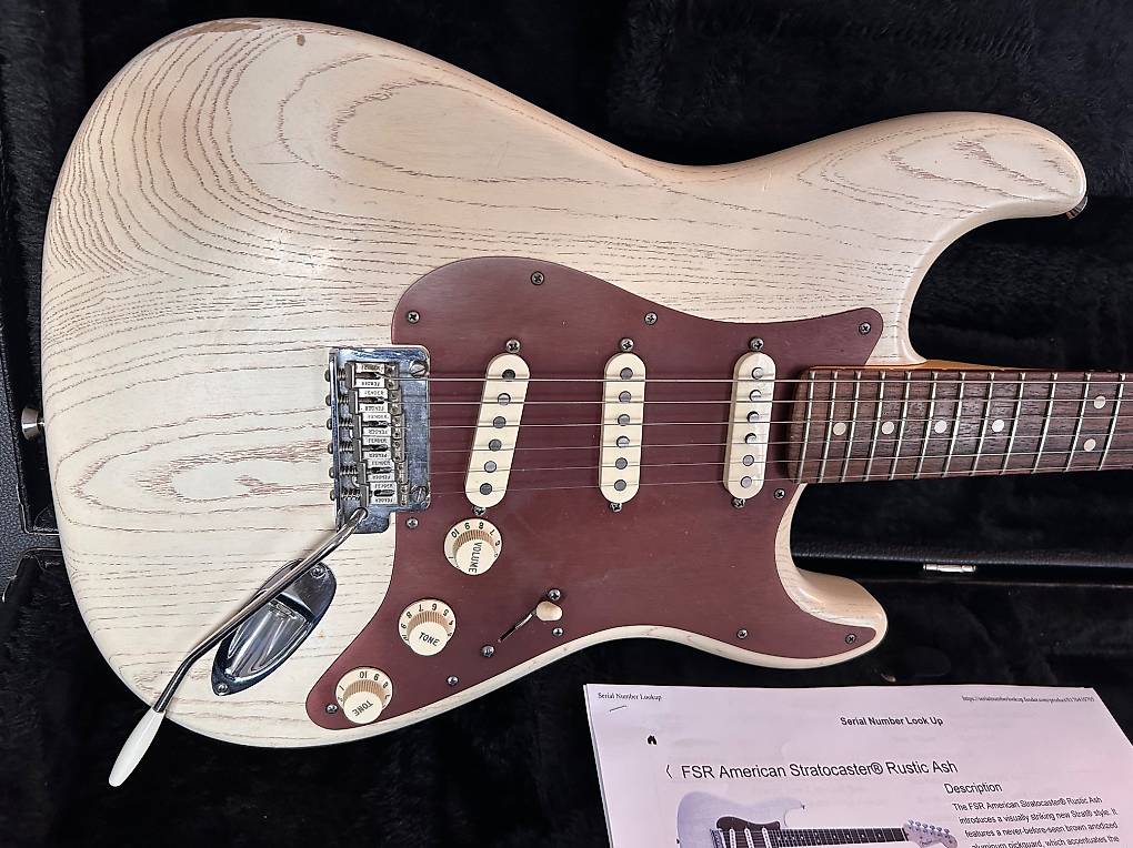 Fender stratocaster USA Limited Edition Rustic Ash rare Canton Vaud ...