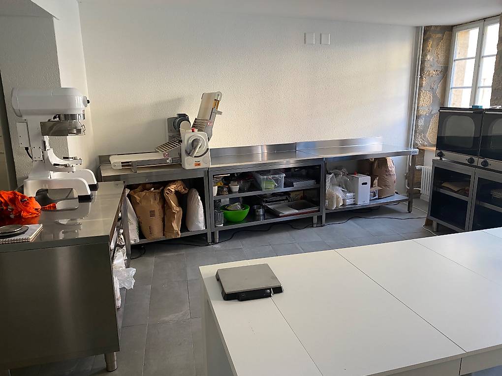 Local avec vitrine Canton Neuchâtel louer - anibis.ch