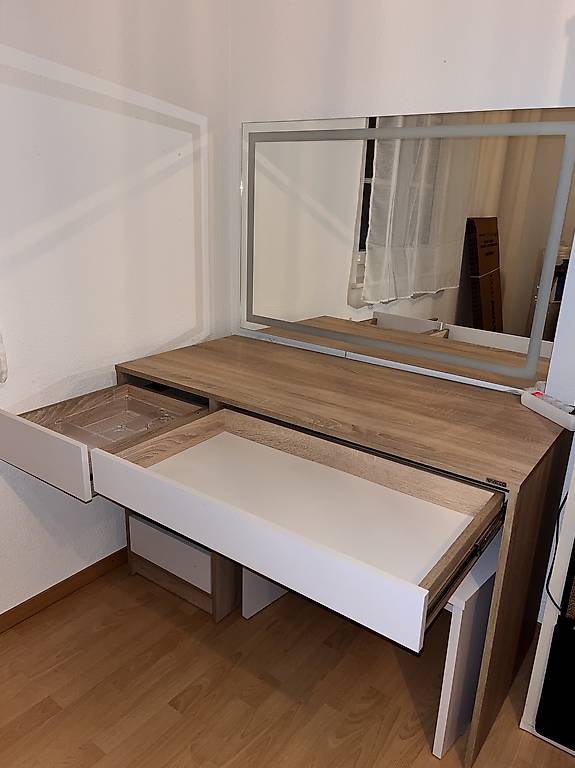 Coiffeuse et miroir LED Canton Vaud - anibis.ch