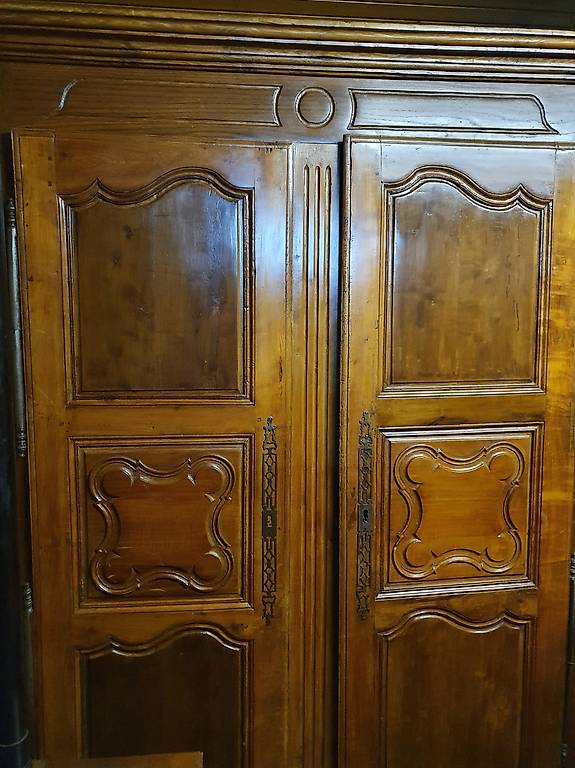 Armoire d'époque superbe ferures voir photos Canton Jura - anibis.ch