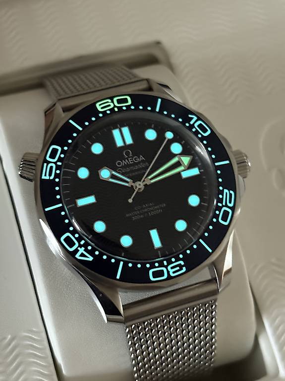 OMEGA Seamaster 300M Diver James Bond 60th Anniversary Canton Basel ...