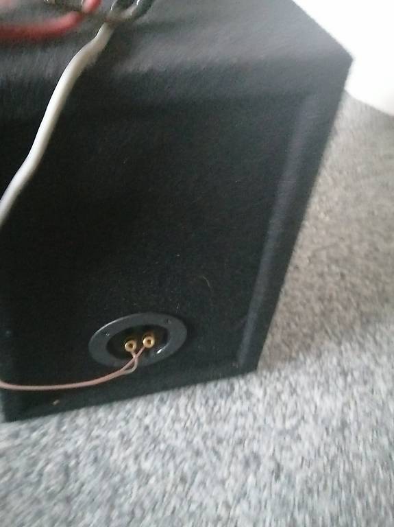 Caisson de basse avec ampli 400W pour voiture Canton Berne - anibis.ch