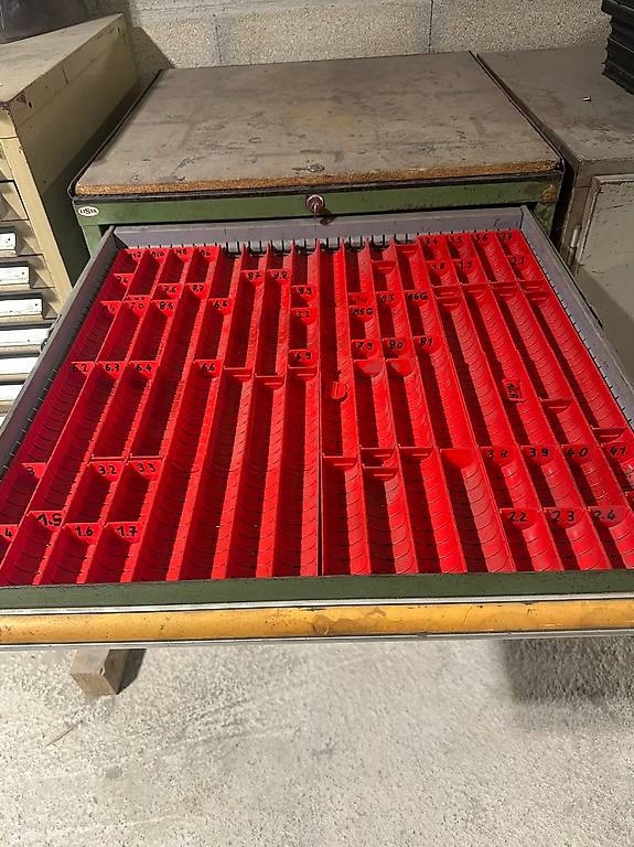 Armoire Lista avec 9 tiroirs Canton Vaud - anibis.ch