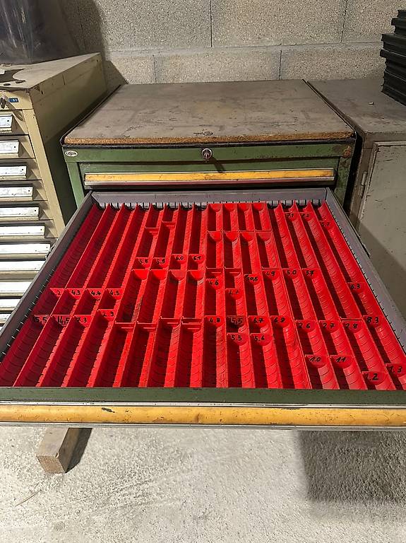 Armoire Lista avec 9 tiroirs Canton Vaud - anibis.ch