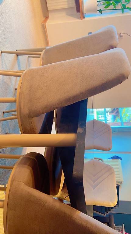 Table à manger design avec 6 chaises, état impeccable! Canton Neuchâtel - anibis.ch