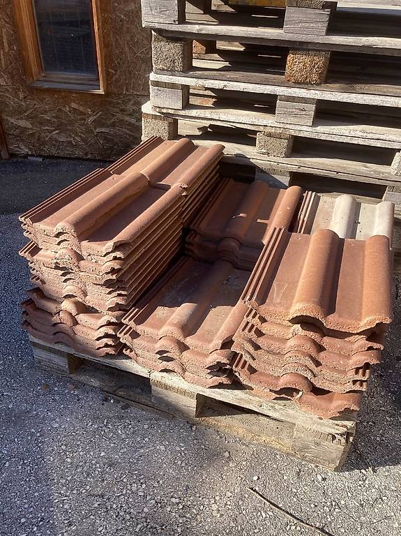 100 francs le Lot de quelque 50 tuiles Canton Valais - anibis.ch