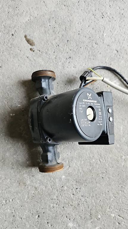 Pompe de circulation/Umwälzpumpe Grundfos UPE 25-60 180 Canton Soleure ...