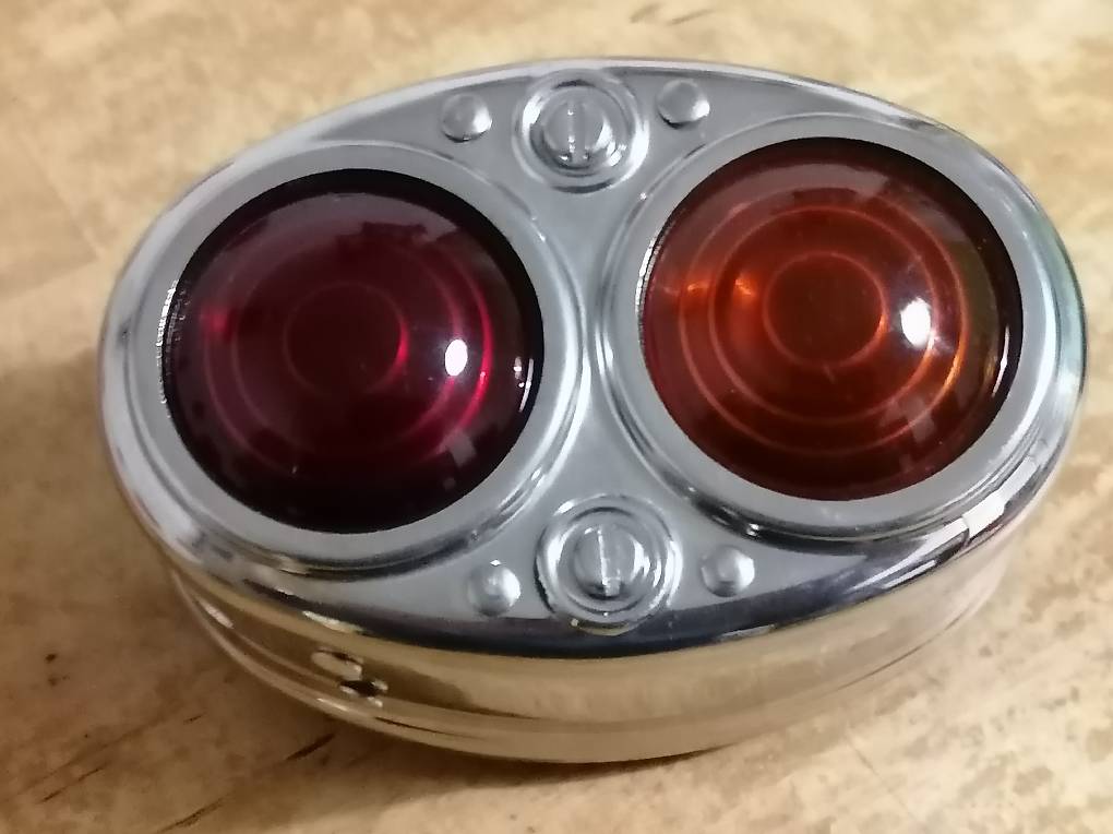 Bugatti motosacoche feu arrière genre scintilla Cantone Vaud - anibis.ch