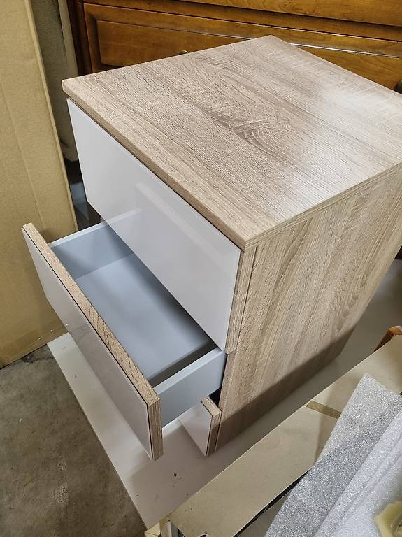 Table de nuit avec tiroirs à face en verre Canton Vaud - anibis.ch