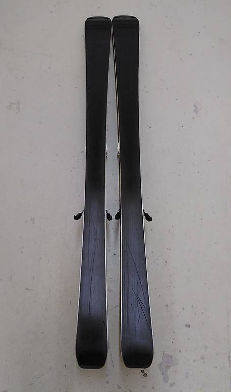 Skis de piste: dynamic longueur 130 cm rayon 10.5 Canton Valais - anibis.ch