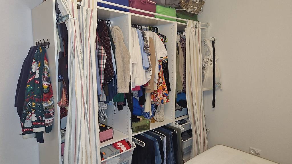 Armoire IKEA PAX avec intérieurs KOMPLEMENT Canton Valais - anibis.ch