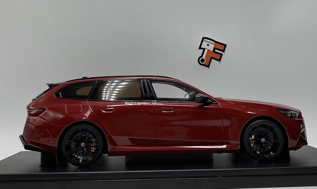 BMW M5 Touring 2025 Fire Red GT Spirit 1/18 Canton Valais - anibis.ch