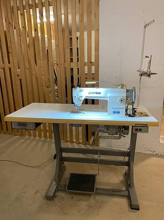 Machine à coudre industrielle. Piqueuse plate Canton Fribourg - anibis.ch