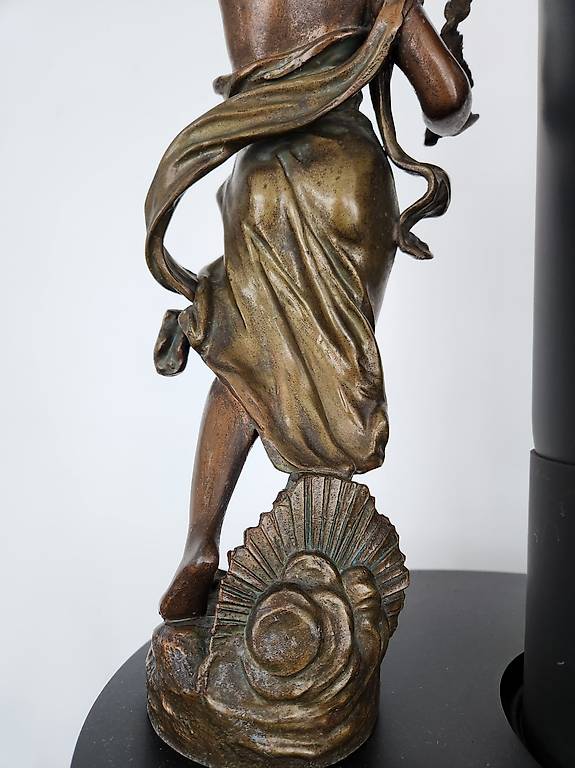 Statue intitulée Les Raisins par Caussé Cadet J.Guillot Canton Vaud ...