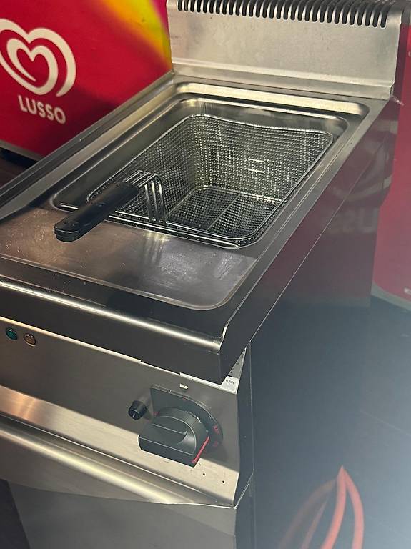 Friteuse professionnelle "Electrolux" Canton Valais - anibis.ch