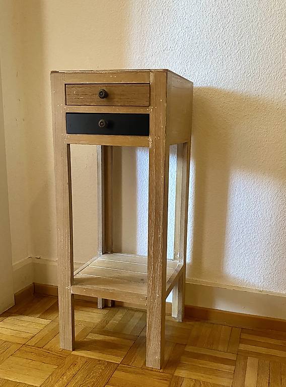 Petite table de nuit à donner Canton Vaud - anibis.ch
