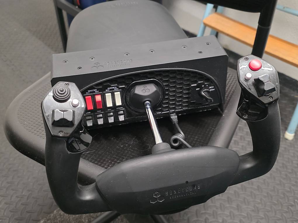 Honeycomb Alpha Flight Controls, Yoke im Kanton Neuenburg - anibis.ch