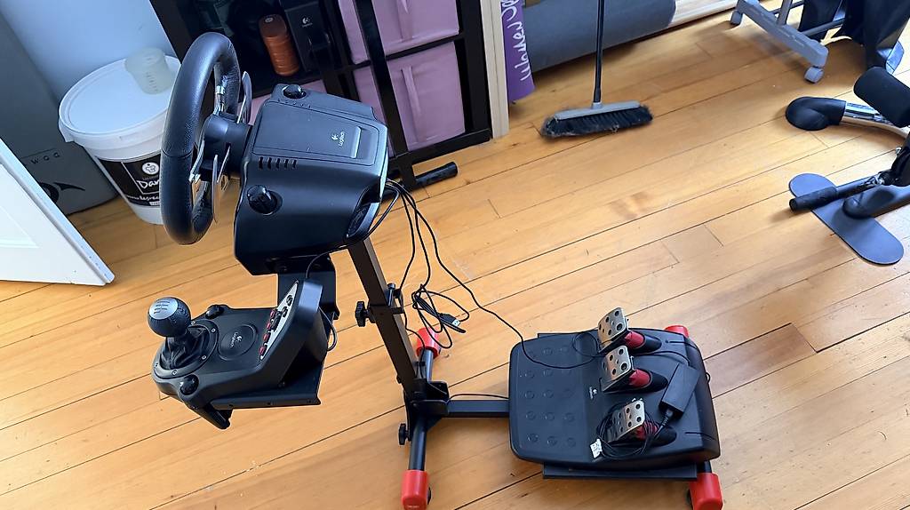 Logitech G27 avec wheelstand Oplite GT Canton Vaud - anibis.ch