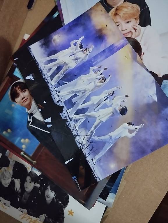 Lot de photos de BTS pour les fans de Kpop Canton Fribourg - anibis.ch