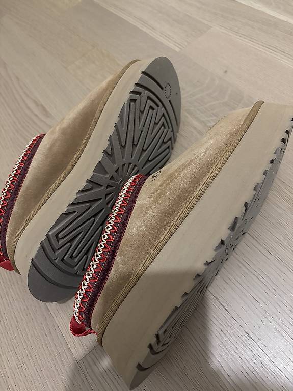 UGG Tazz Chestnut Canton Valais - anibis.ch