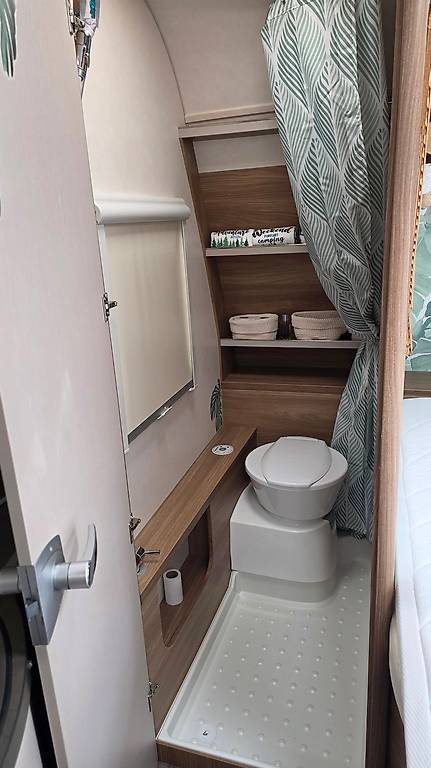 Bürstner Premio 460 TS (Mini Loft cocooning sur 2 roues) Canton Valais ...