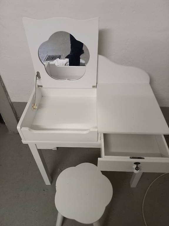 Coiffeuse avec miroir et tiroir Canton Berne - anibis.ch