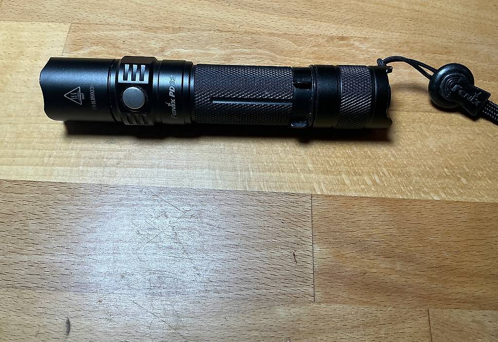 Lampe-torche Fenix® PD32 (modèle 2016) + piles Canton Vaud - anibis.ch