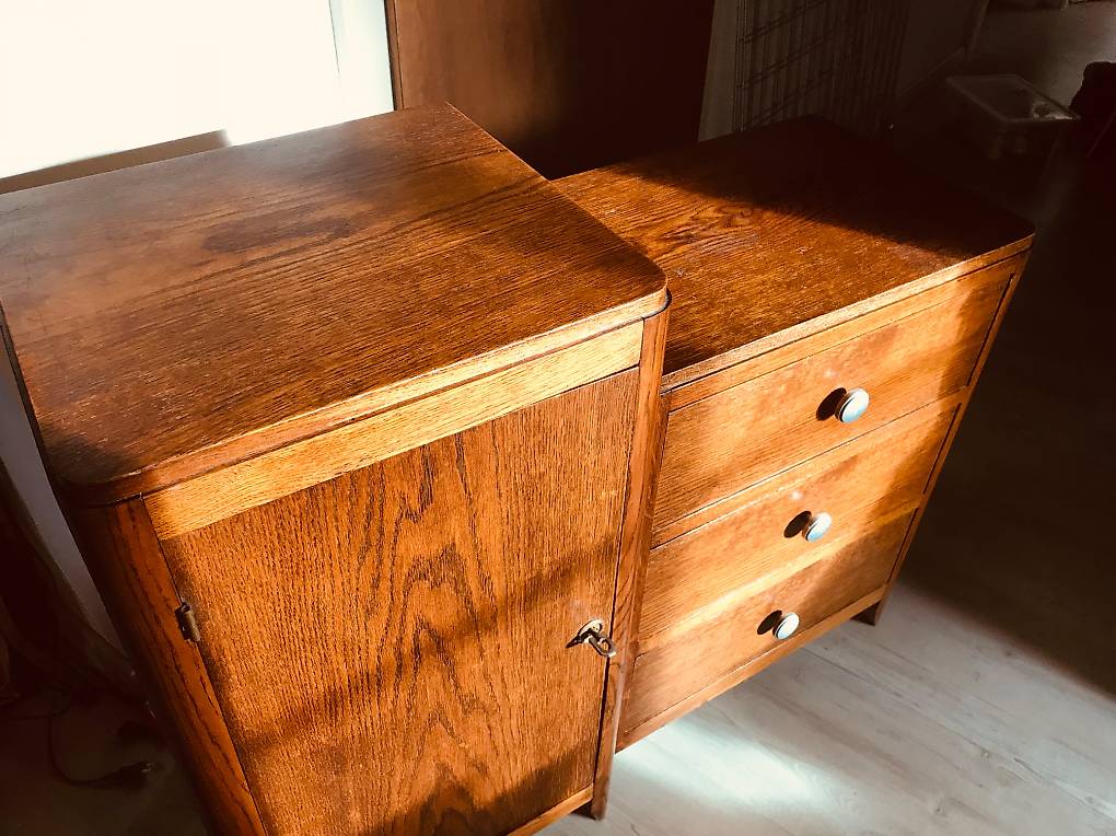 A DONNER Ancien meuble en bois massif, année 1950 Canton Fribourg ...