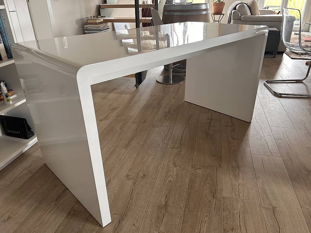 Bureau blanc avec chaise bureau blanche Canton Vaud - anibis.ch
