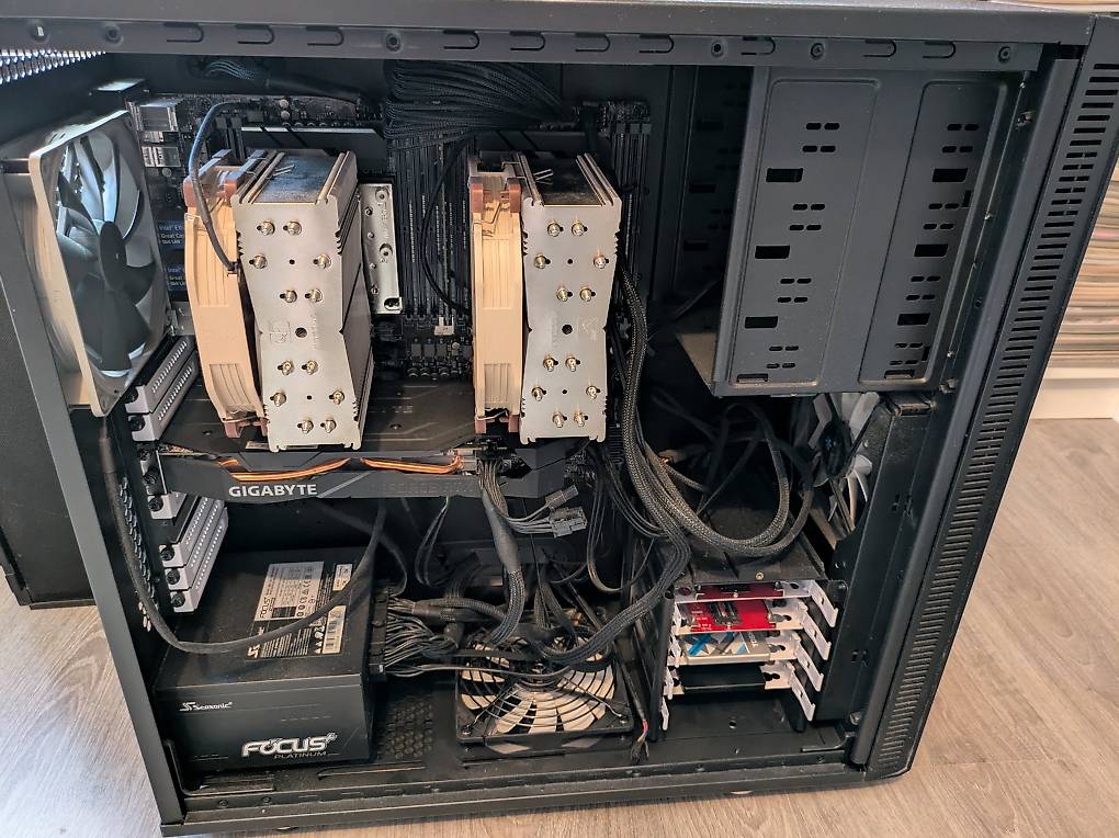Vends PC dual Xeon - Fonctionne parfaitement Canton Vaud - anibis.ch