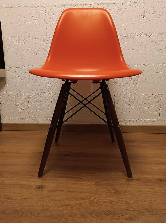 Chaise Eames Vitra ? rouge/orange Canton Vaud - anibis.ch