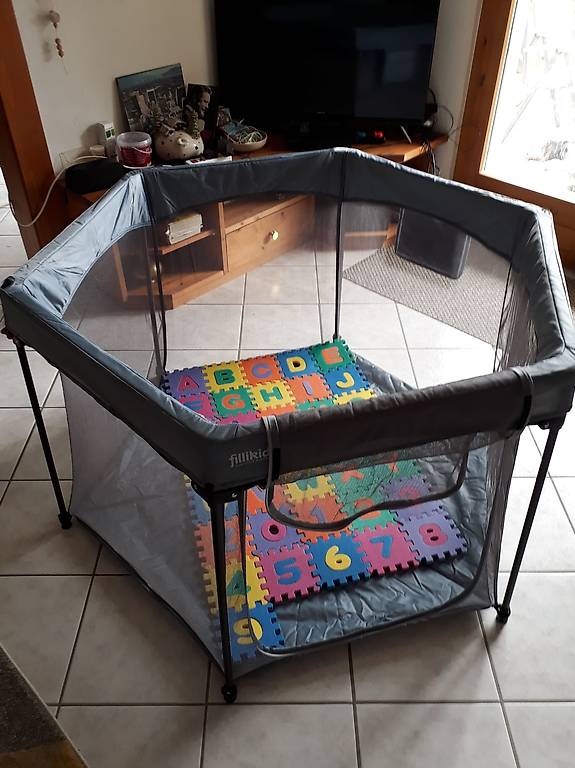 Plusieurs matériels de puériculture Canton Valais - anibis.ch