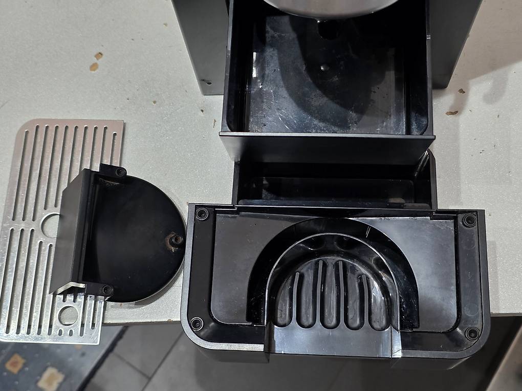 NESPRESSO Gemini CS100 Pro Typ 703 Antrieb Brühgruppe defekt im Kanton ...