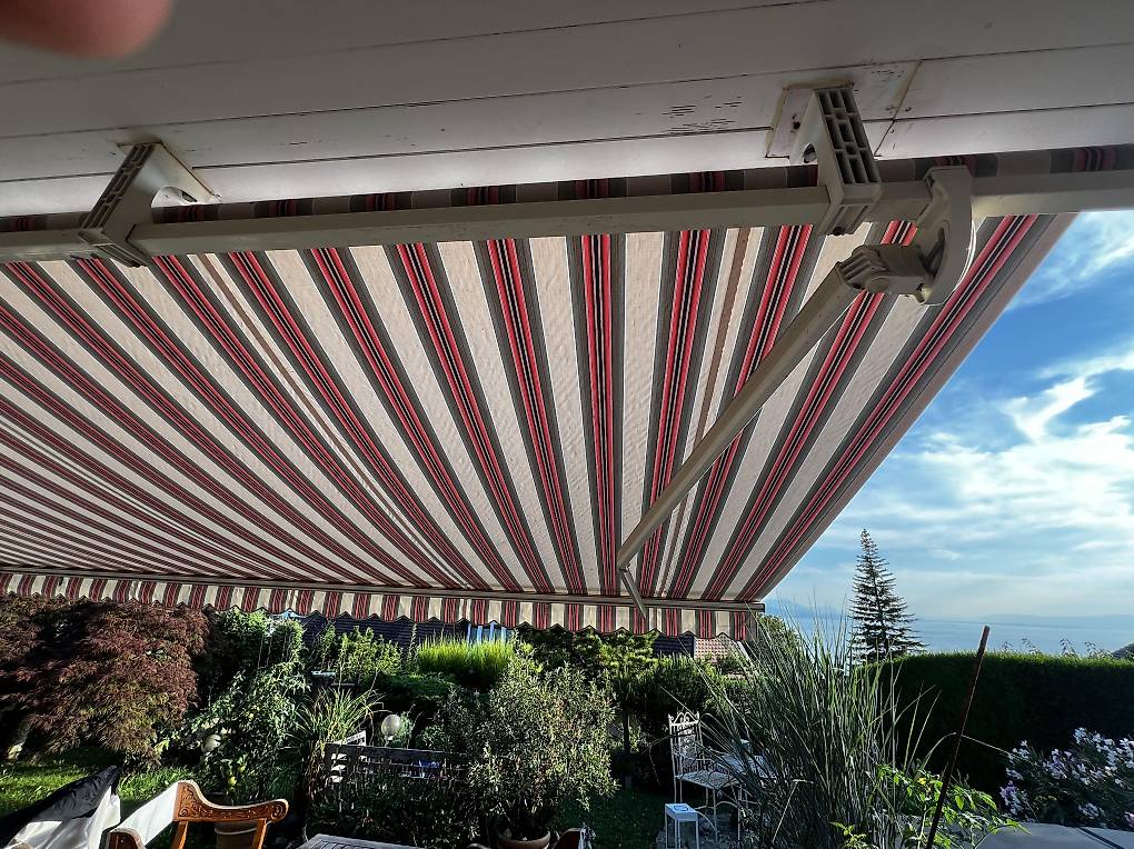 Markise, motorisiert / Store banne avec motorisation Canton Vaud ...