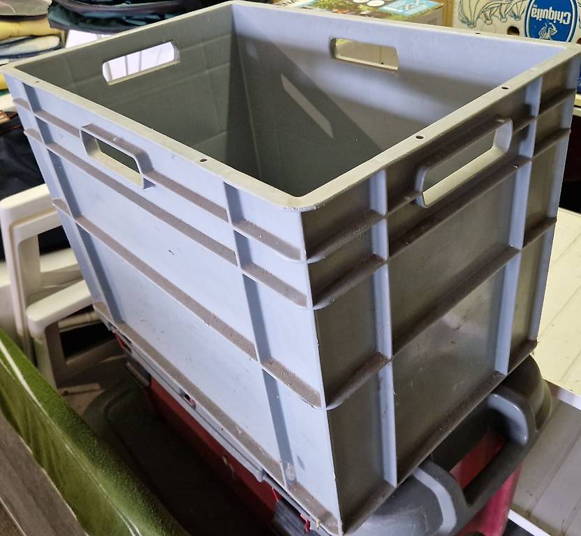Caisse de rangement en plastic dur im Kanton Waadt - anibis.ch