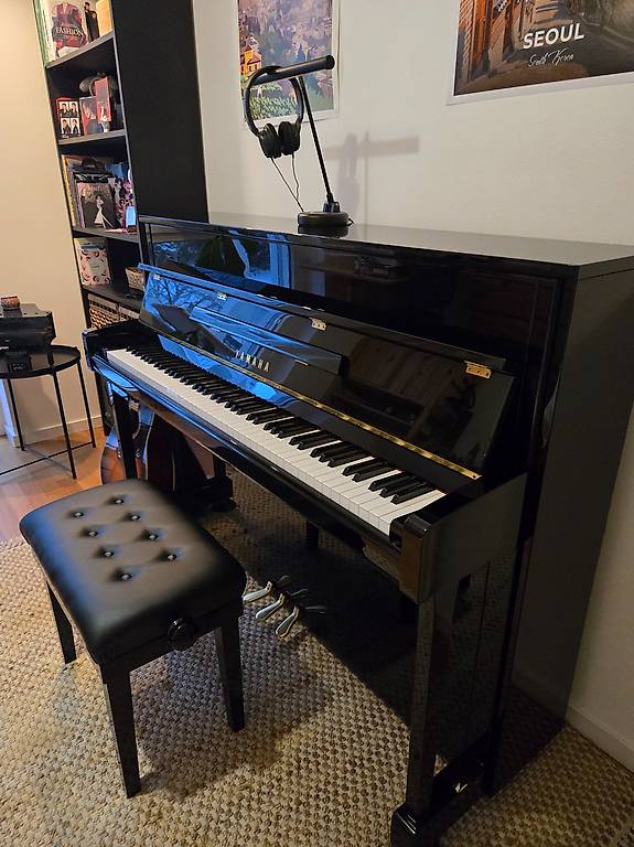 Piano Yamaha B2 Silent SC2 - excellent état - accessoires Canton Valais ...