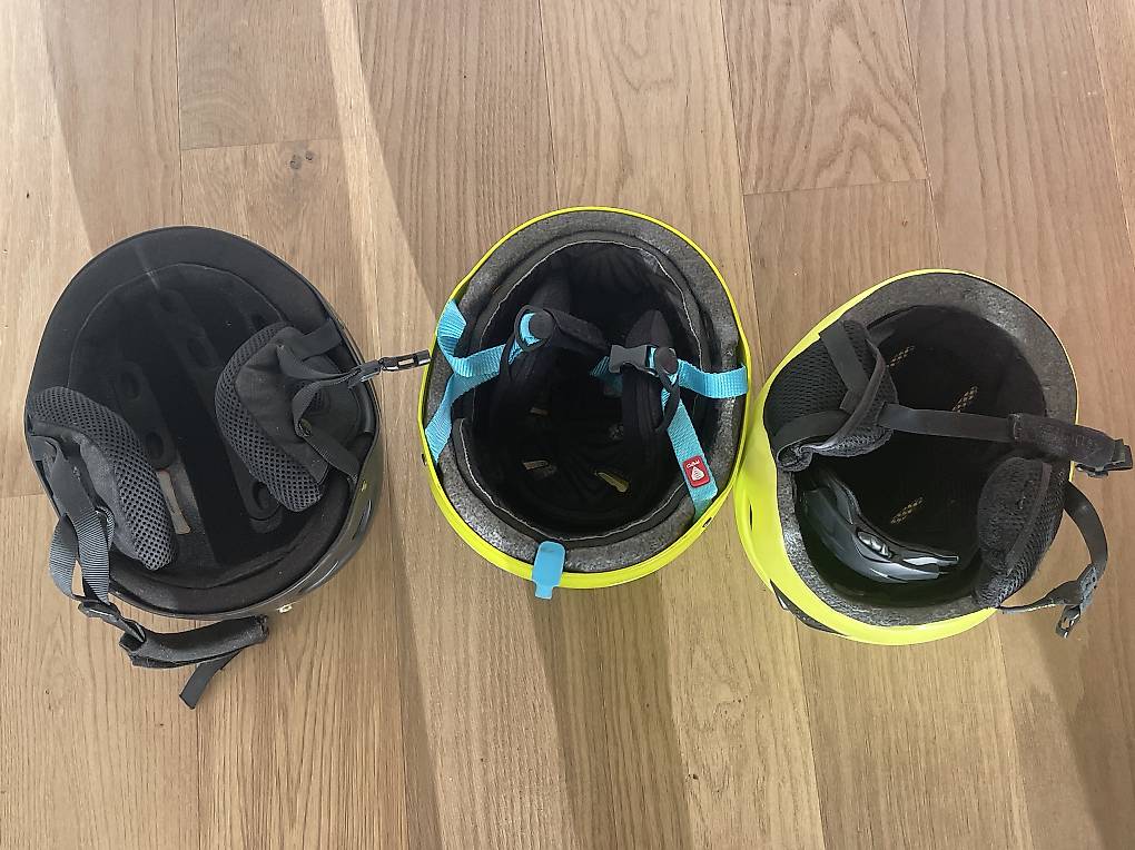 Casques ski jaunes et noir enfant et adulte Canton Vaud - anibis.ch