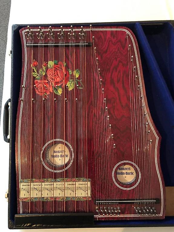 Harpe de violon de concert fraîchement accordée avec 6 accor Canton ...