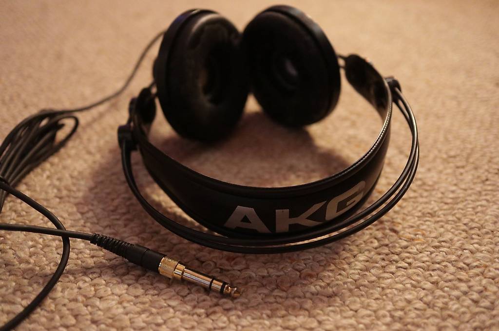 asque professionnel de studio AKG K141 Canton Vaud - anibis.ch