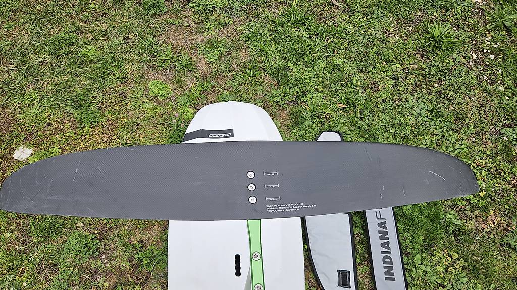 Wingfoil, foil Indiana et board Beluga 90 litres im Kanton Neuenburg ...