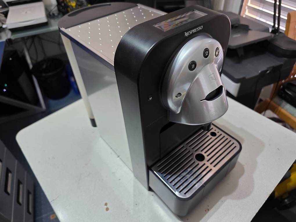 NESPRESSO Gemini CS100 Pro Typ 703 Antrieb Brühgruppe defekt im Kanton ...