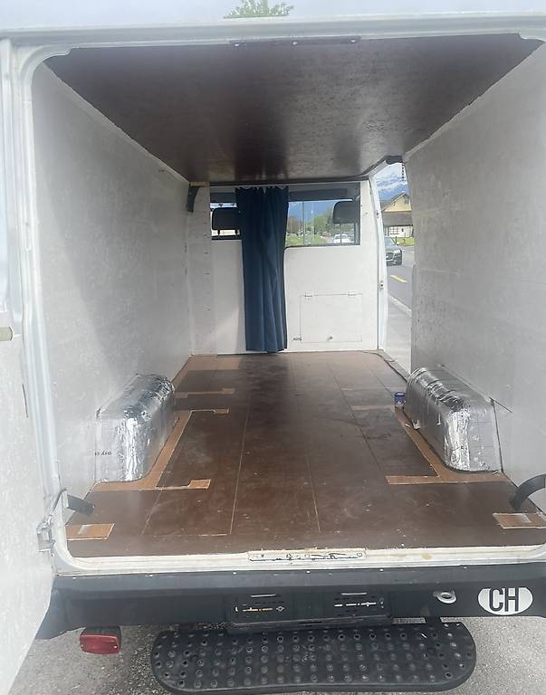 Mercedes Benz 210D Canton Berne - anibis.ch