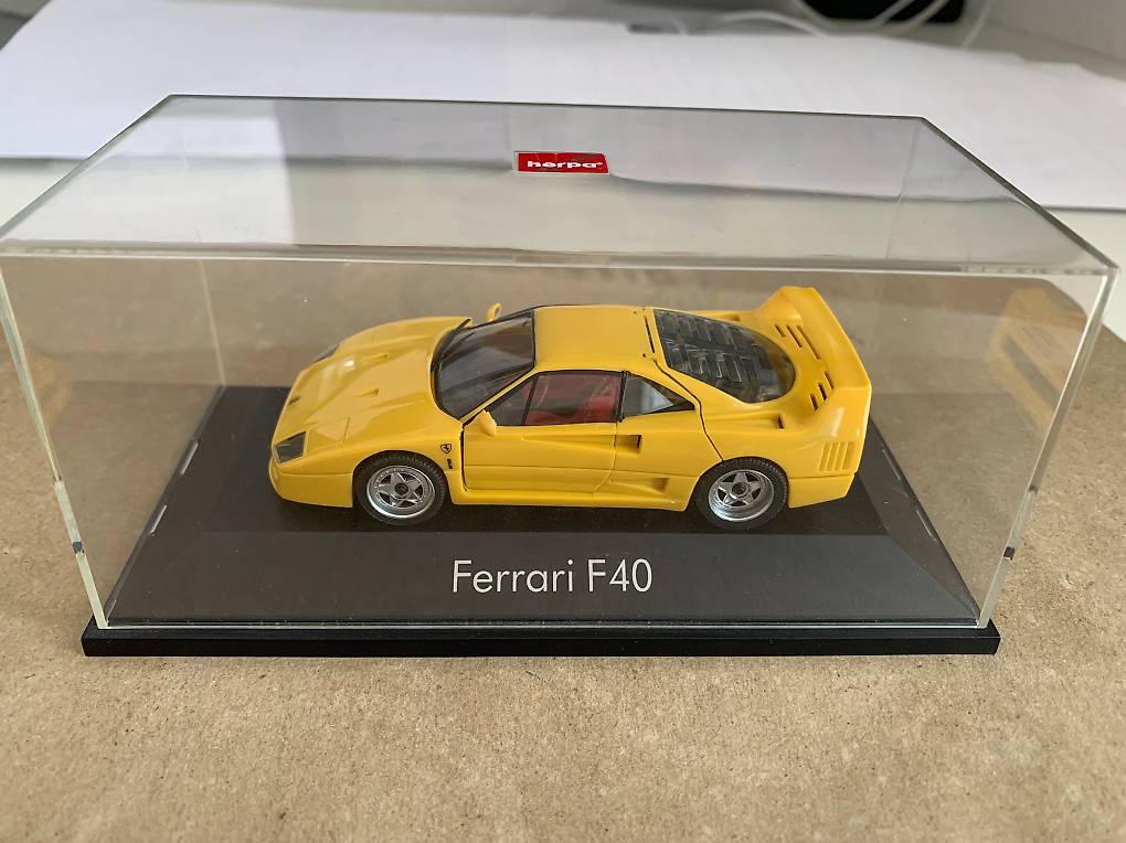 Herpa 1:43 High Tech Modelle Ferrari F40 Testarossa Cabrio im Kanton ...