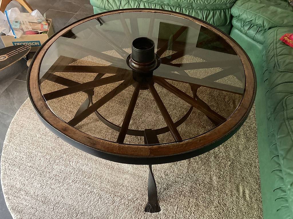 Table basse roue de char forgée Canton Vaud - anibis.ch