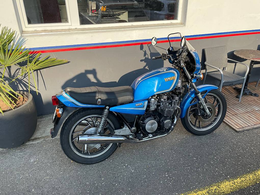Yamaha XJ 650 mit Veteran und MFK Canton Berne - anibis.ch